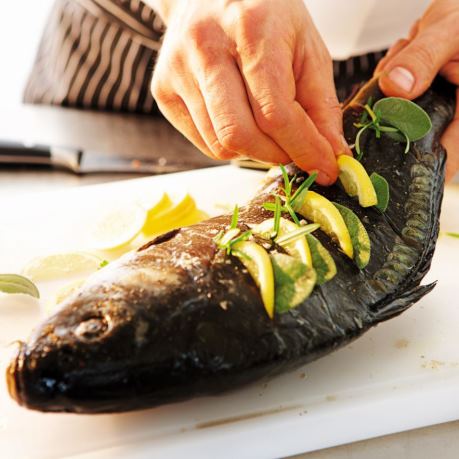 Pește proaspăt și congelat, fructe de mare în sortiment | Metro